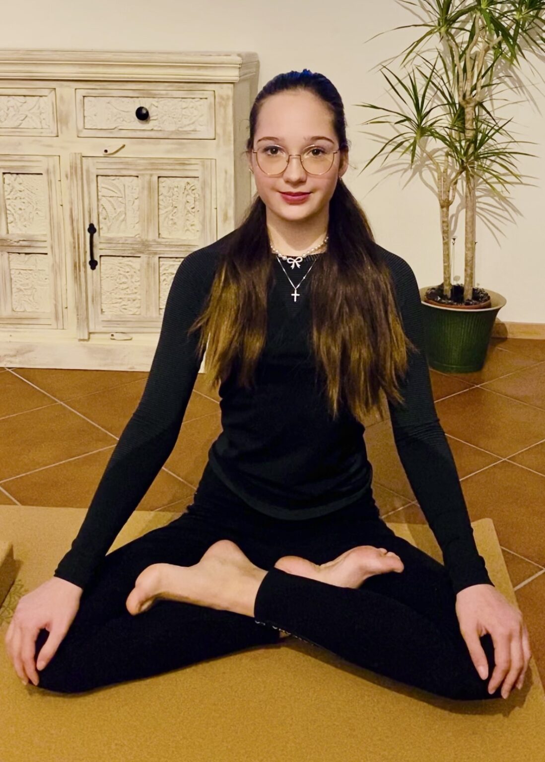 Vom Schneidersitz zum Lotussitz | Yogaraum Hall